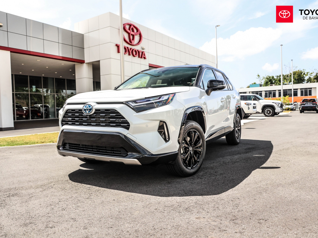 Toyota RAV4 XSE Hybrid (White) – Toyota de Bayamón