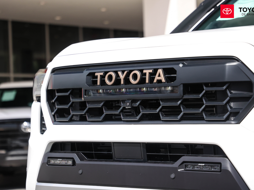 Toyota Tacoma TrailHunter (White) – Toyota de Bayamón